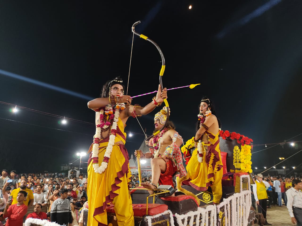 Ram-Ravan's war took place in Meerut in Ramlila, Ravana burnt to ashes ...