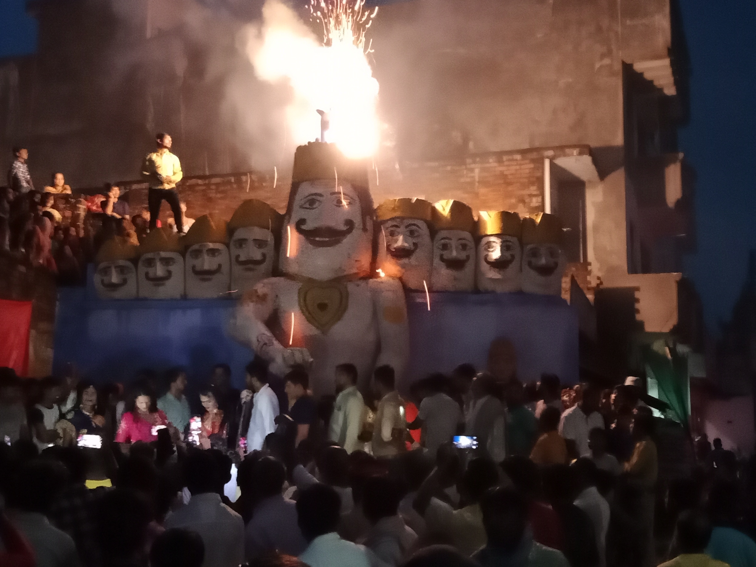 Shri Ram killed Ravana, a symbol of evil, people raised slogans of Jai ...