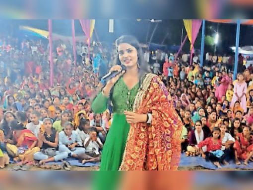 Artists tied the knot in Devi Jagran, the audience stunned | आयोजन ...