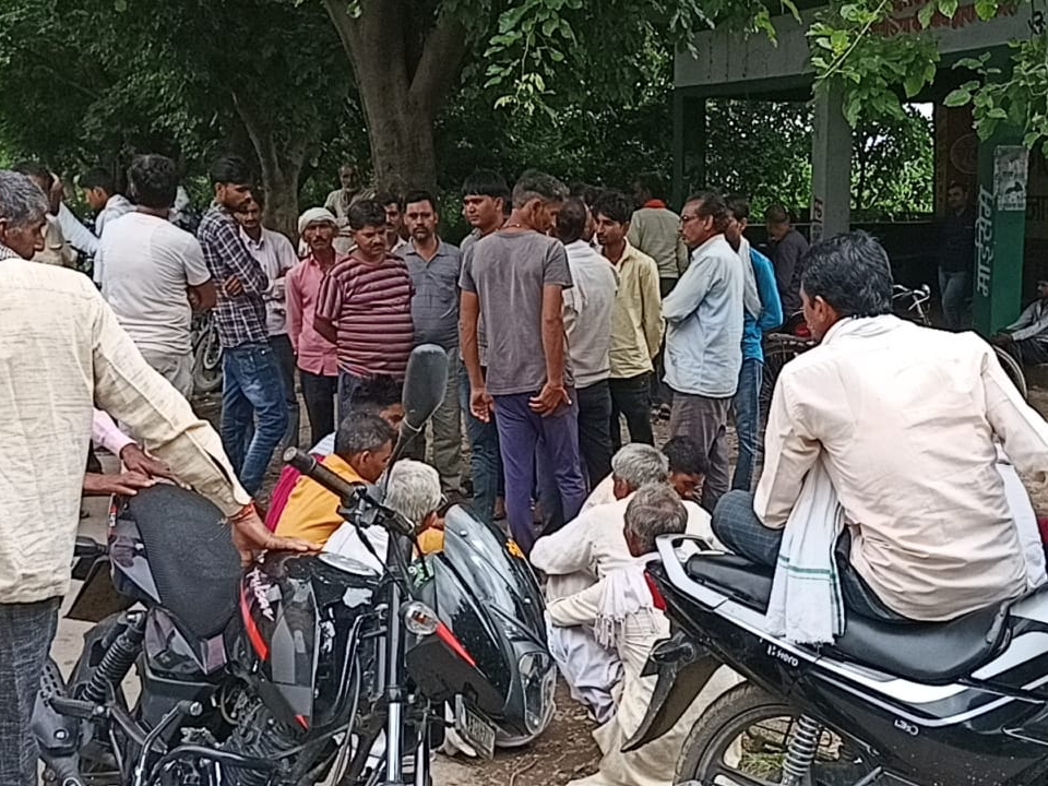 Dead body of a young man found hanging on a tree in Rath There was a ...