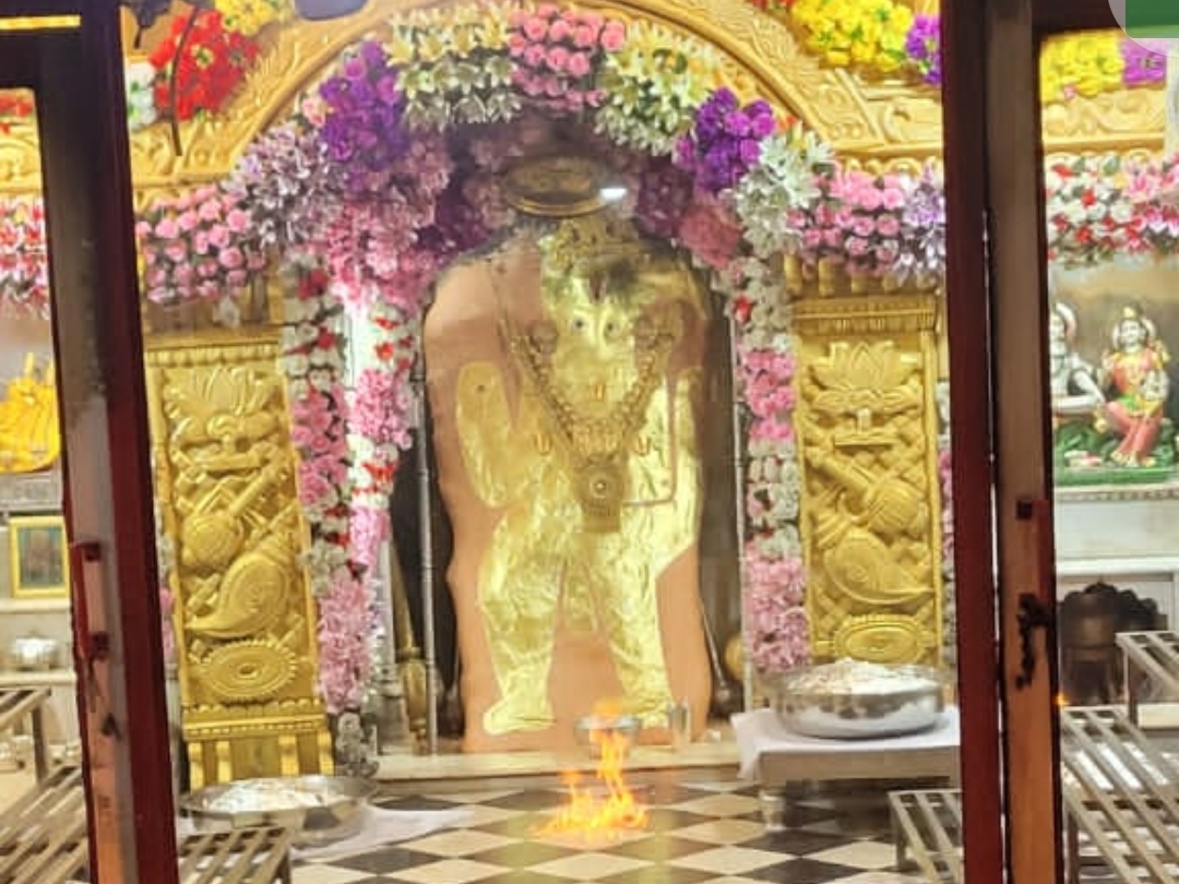 Mahant Maharaj performed Maha Aarti of self-styled godman Balaji ...