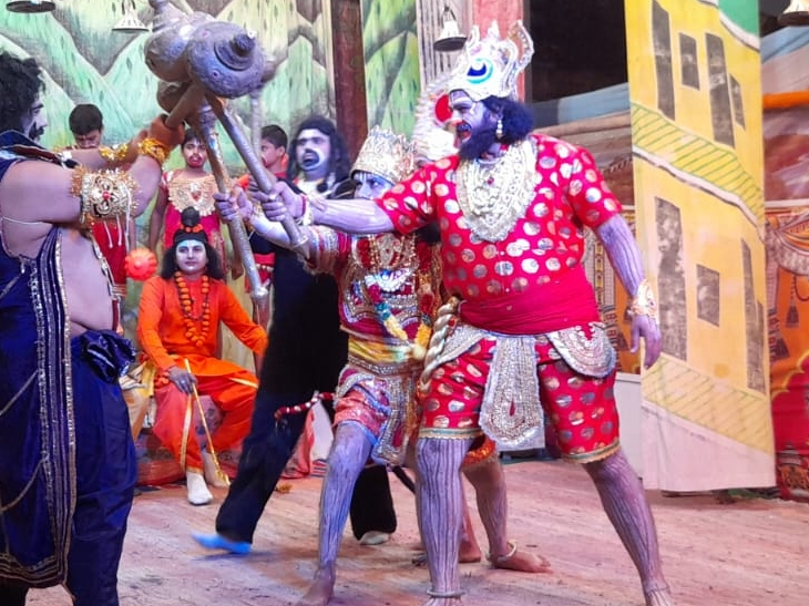 The army of monkeys crowded with the army of demons, Lord Shri Ram ...