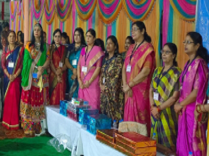 30 groups gave their captivating performance to the tune of Garba songs ...