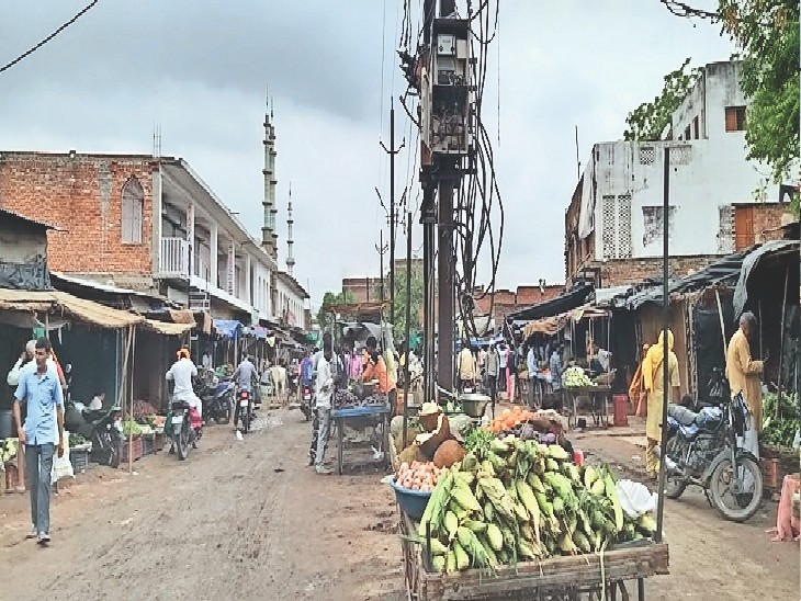 150 hand carts and 425 footpath traders track recovery only 500-600 ...