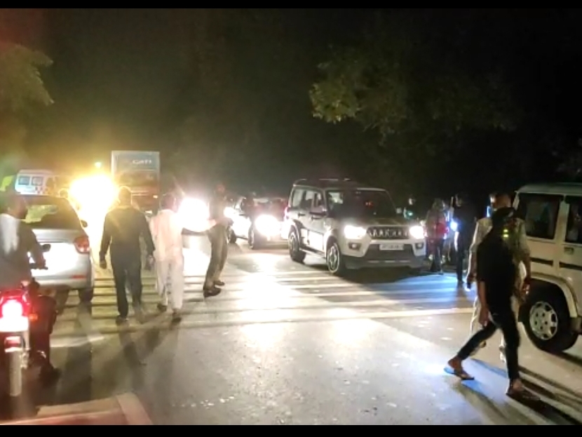 The car collided with the bike in Rae Bareli | रायबरेली में कार ने बाइक काे मारी टक्कर ...