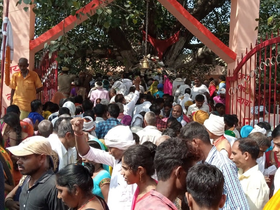 Thousands bowed their heads at the Chaura site, there was a lot of ...