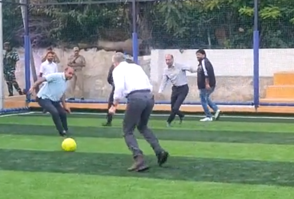 Omar Abdullah Football Skills; Video Goes Viral | Srinagar News | उमर ...