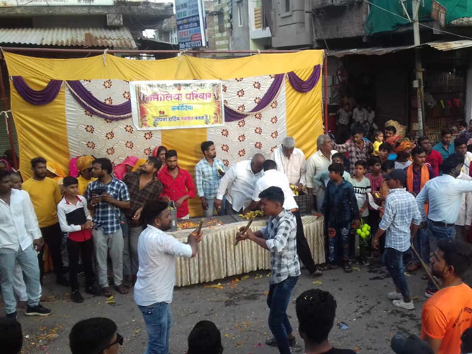 Valmiki Samaj took out a running ceremony in Akodia, chanted the ...