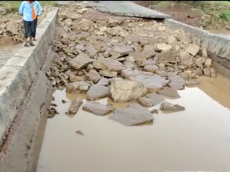 Years old bridge damaged, new new bridge collapsed, many villages lost ...