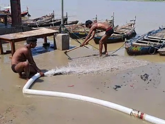 Silt and silt are being removed from the ghats, the city council inspected