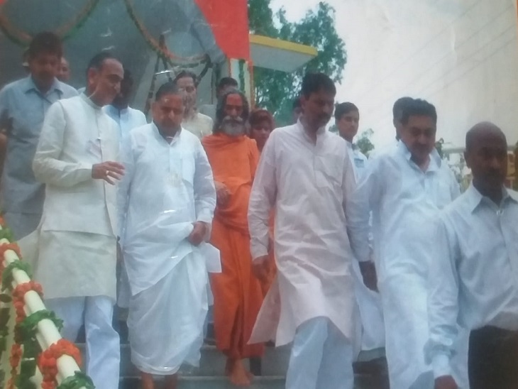 Unveiling the statue of Swami Kalyan Dev in 2006 after reaching ...
