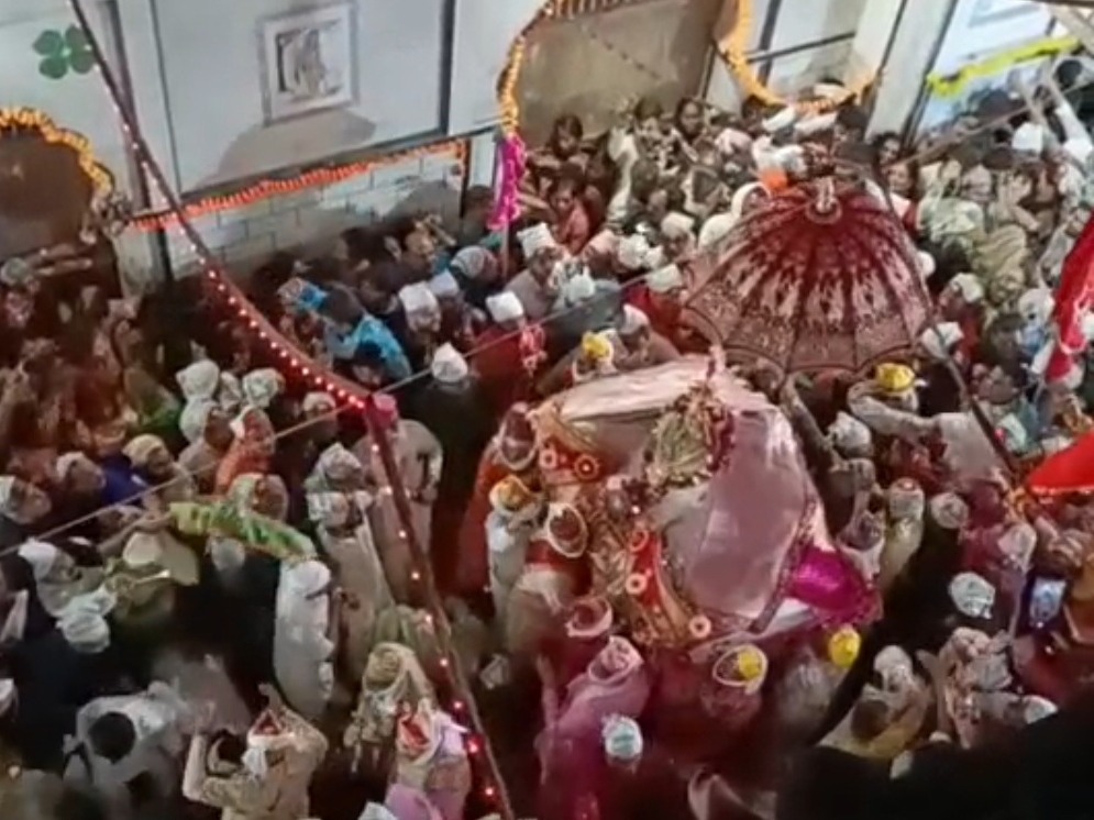 Panna, the city of temples drenched in devotional rasa, devotees from ...