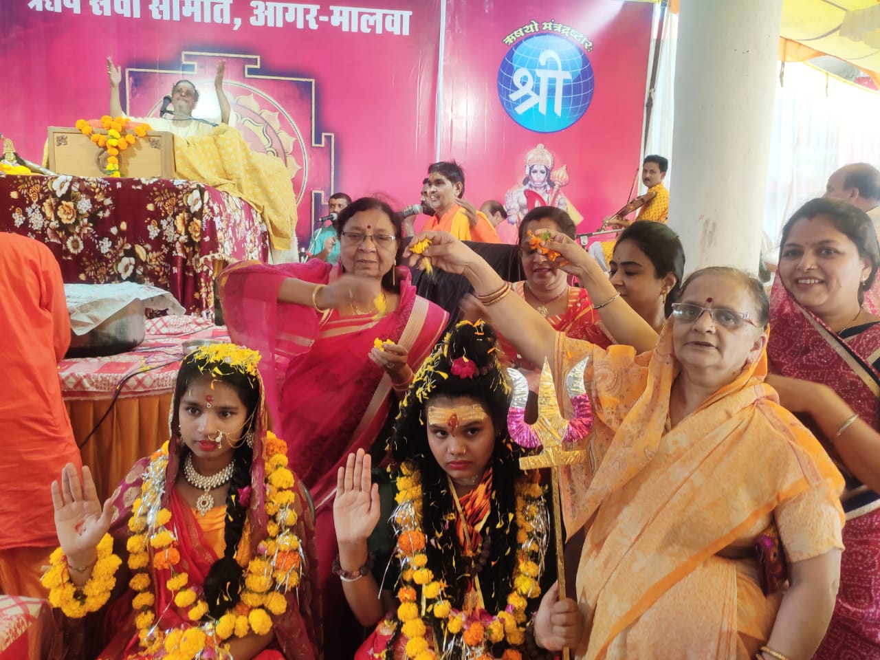 Devotees rejoice on the occasion of Shiva-Parvati marriage, Shiva is ...