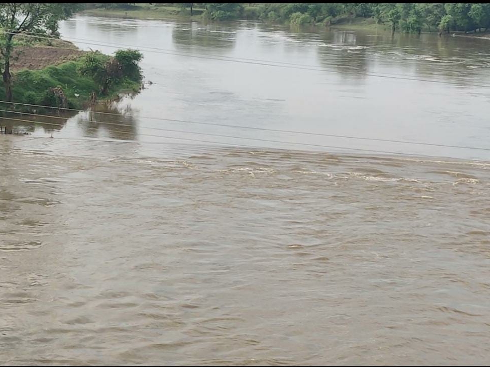 The water level of river drains increased due to torrential rains, the ...