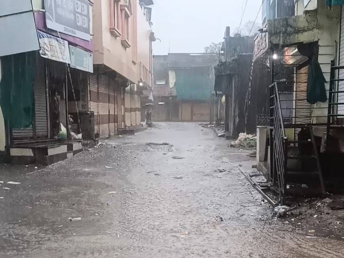 Heavy rain in Dhanora village from 6 am on Tuesday, water rained for ...