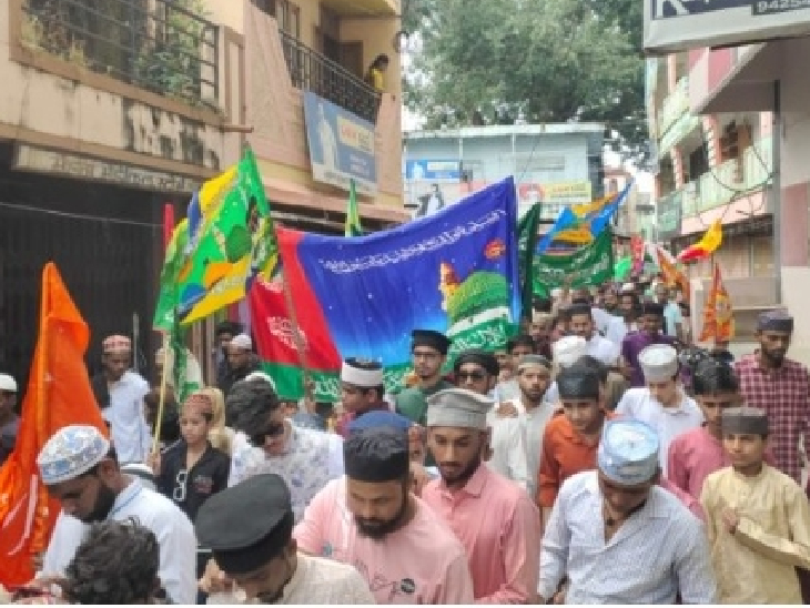 Muslim society took out procession in Thandla on Eid Miladunnabi | यौमे ...