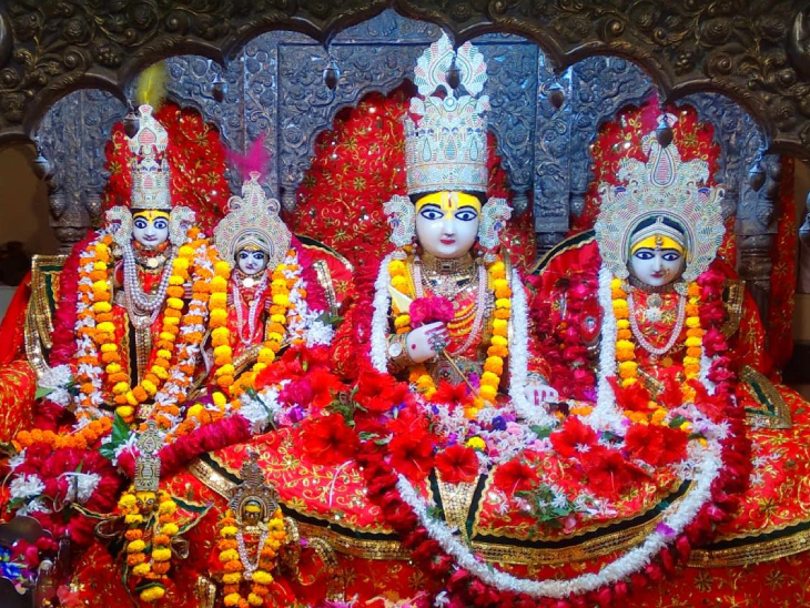 Listening to Ramkatha from place to place after bathing in Saryu and ...