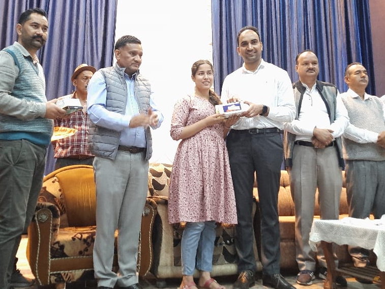 Shimla: 80 meritorious honored in Rampur | रामपुर में 80 मेधावी ...