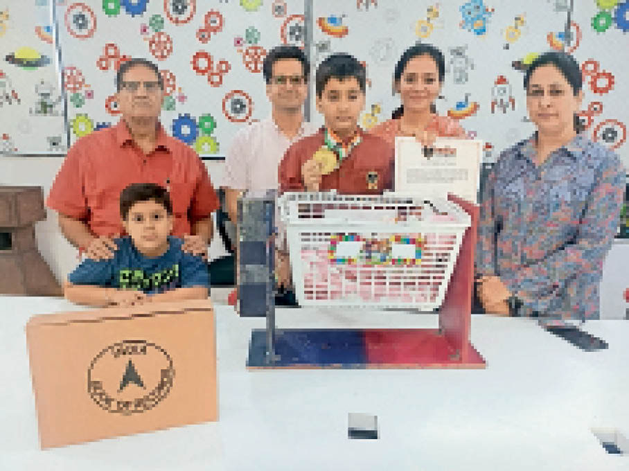 9-year-old Krishiv built a smart mom robot, capable of sending diaper ...