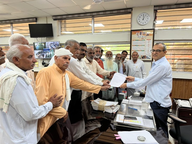People submitted memorandum to DC demanding the foundation stone laying ...