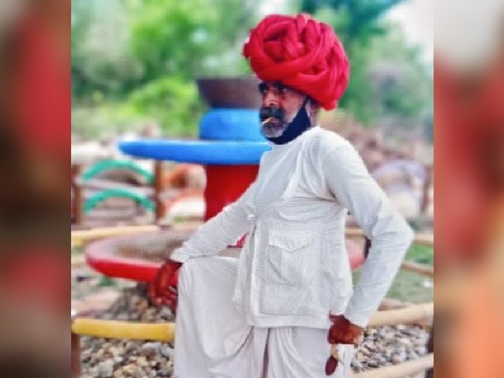 The relatives were going to drop the Falna station, the tractor trolley ...