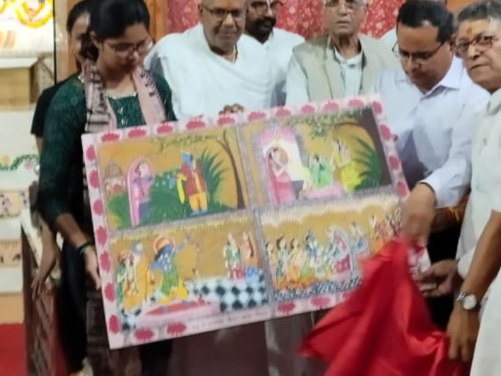 Champat Rai unveiled among the Mahants in front of Ramlala, the Leela ...