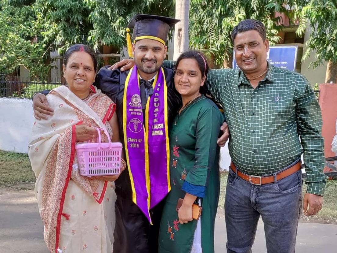 Dr. Akash Sharma received Gold Medal in MD Medicine | आंगनबाड़ी ...