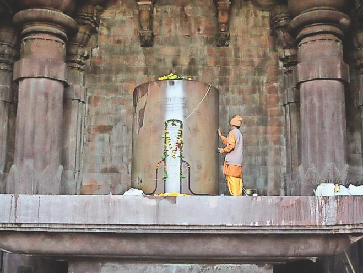 There is a huge Shivling of the world in Bhojpur, then in Bilota Dham ...