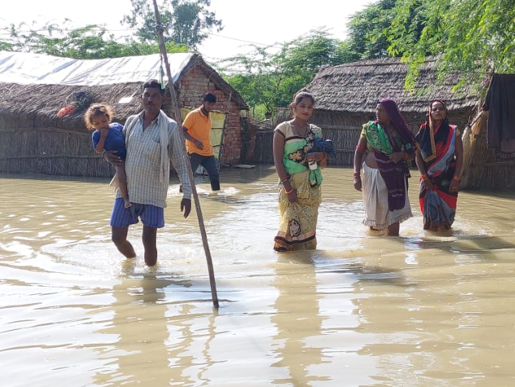 Flood water entered Kasimpur village, DM knew the situation, villagers ...