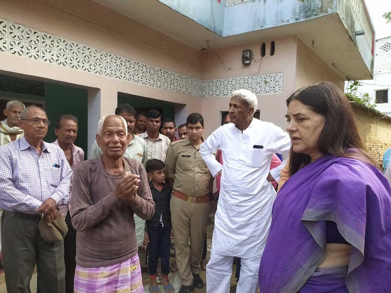 Sultanpur Arrival MPManeka Gandhi Visited villages, problems heard in ...