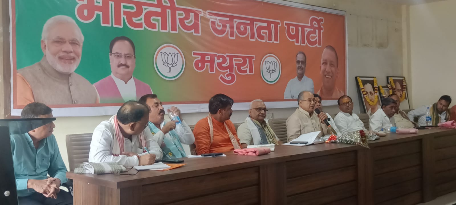 BJP held a meeting regarding civic elections in Mathura, MLA Mahesh ...