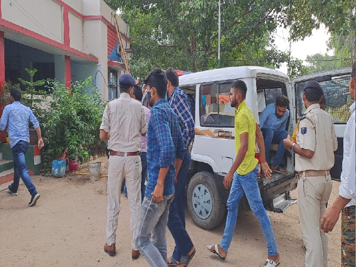 Mini was copying with the help of Bluetooth; 40 accused arrested in ...