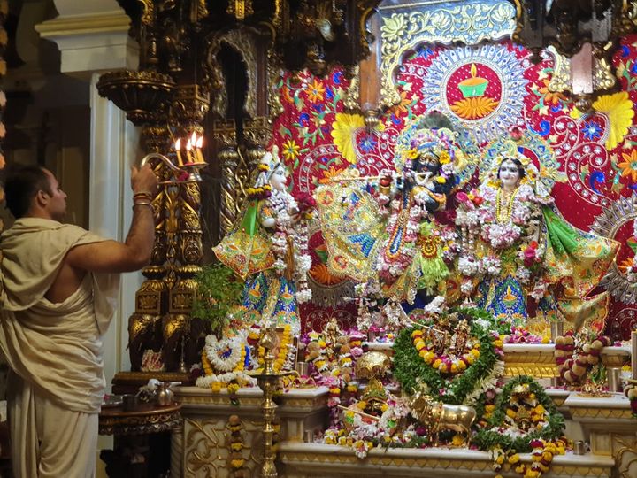 Doing lamps with Indians in Mathura's ISKCON temple, 11 thousand lamps ...