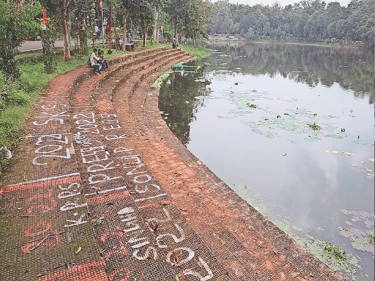 The Chhath Ghats of the lake are now occupied for Arghya | अन्य घाटों ...