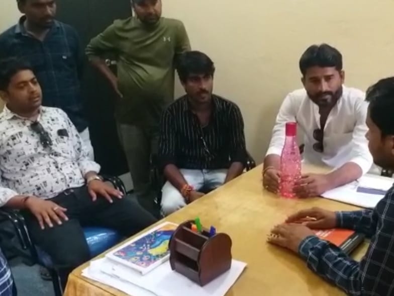 Shopkeepers adamant on draw system, no decision till evening | नपा ...