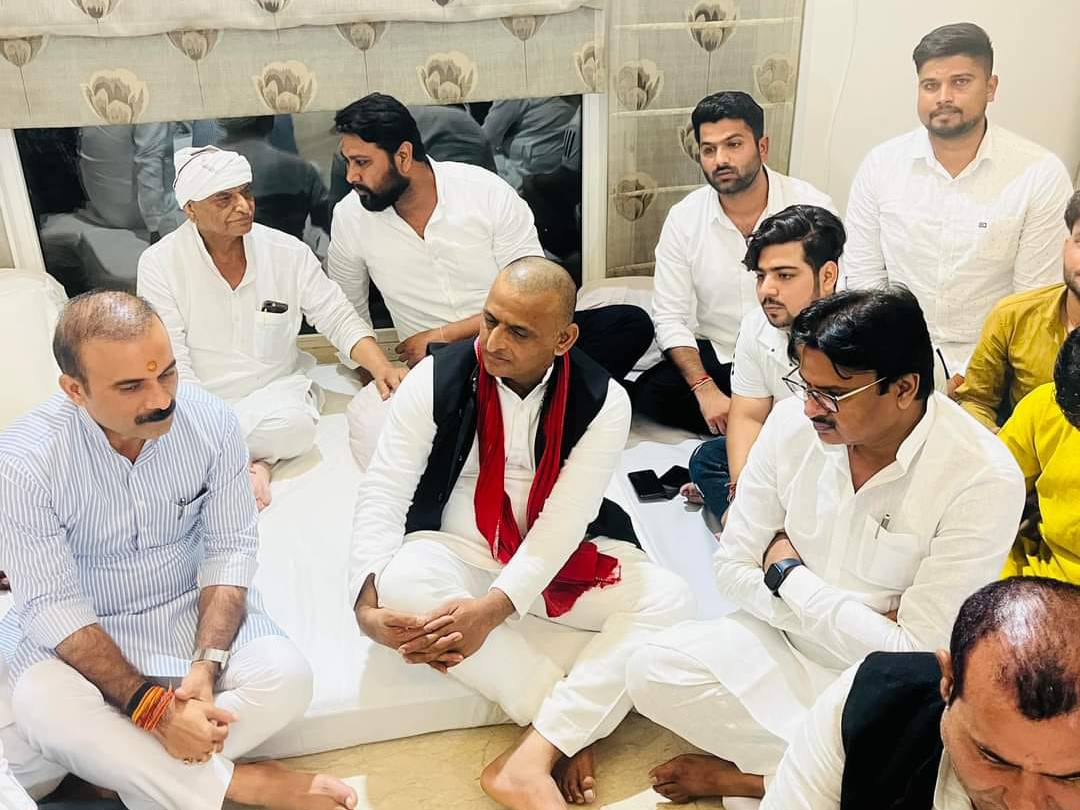 Chandauli's Sayedaraja MLA Sushil Singh reached Saifai | चंदौली के सैयदराजा विधायक सुशील सिंह ...