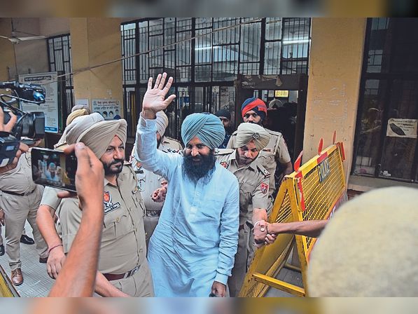 Former MLA presented in case of attack on Congress leader Kadwal | बैंस ...