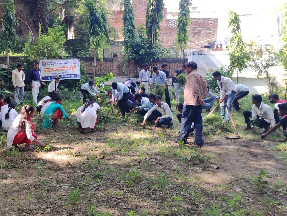 One hundred students organized cleanliness camp at Ambah Fort School ...