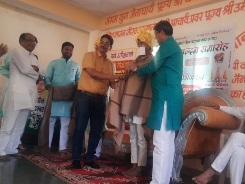 Greeting ceremony of Jain society was held at Shri Mahavir Bhavan Jain ...