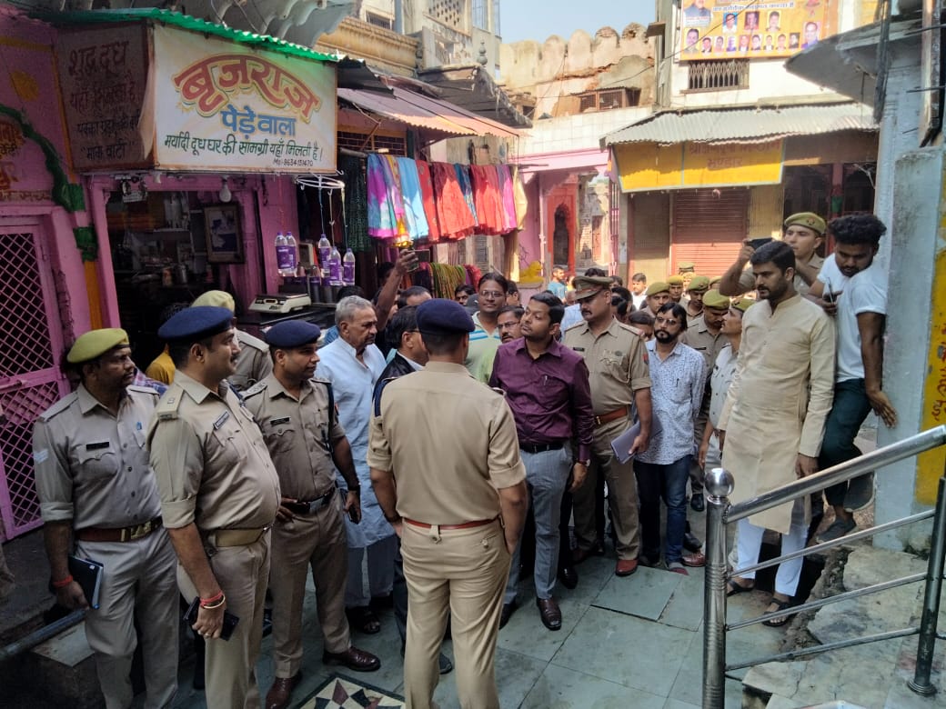 DM inspected the ghats of Mathura, instructed to complete the ...