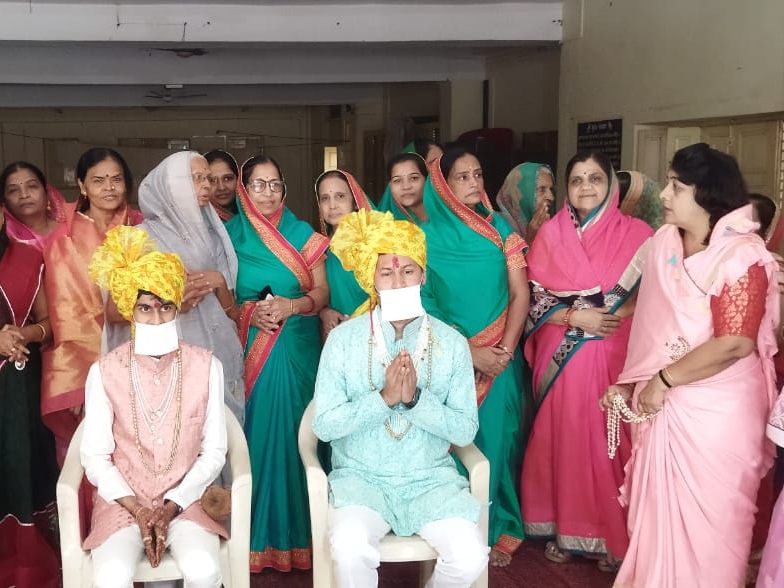 Greeting ceremony of Jain society was held at Shri Mahavir Bhavan Jain ...