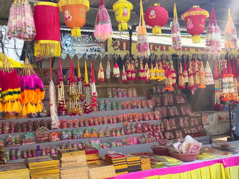 Markets decorated on Diwali festival in Etawah, Utensils Bike showrooms ...