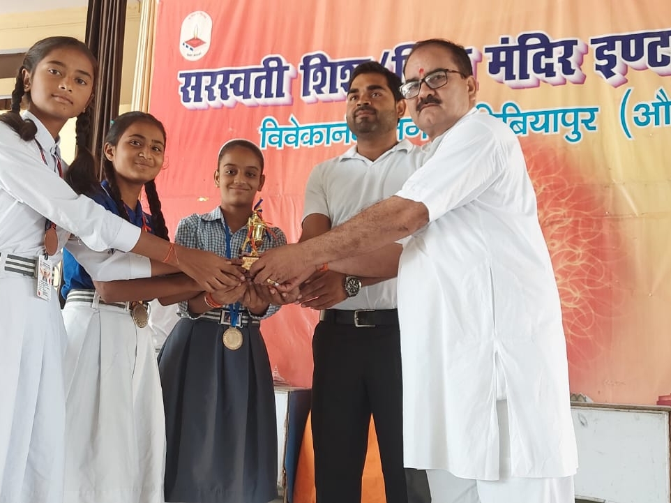 Students of Saraswati Vidya Mandir Dibiyapur waved their name, 10 gold ...