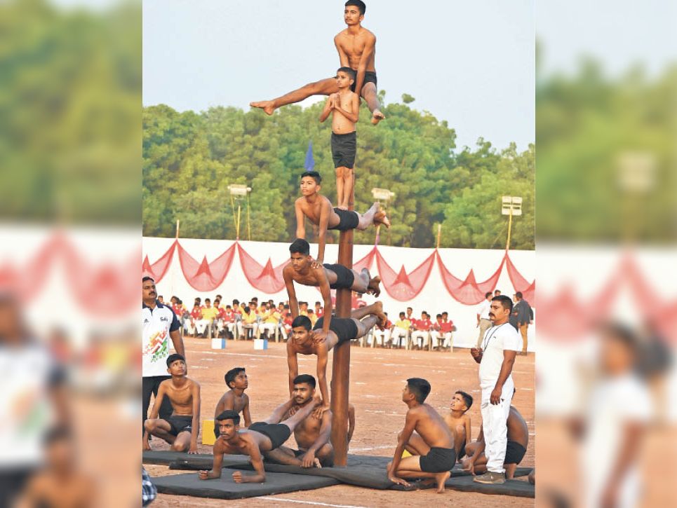 Ceremonial parade enthralled, Malkhamb added to the excitement ...