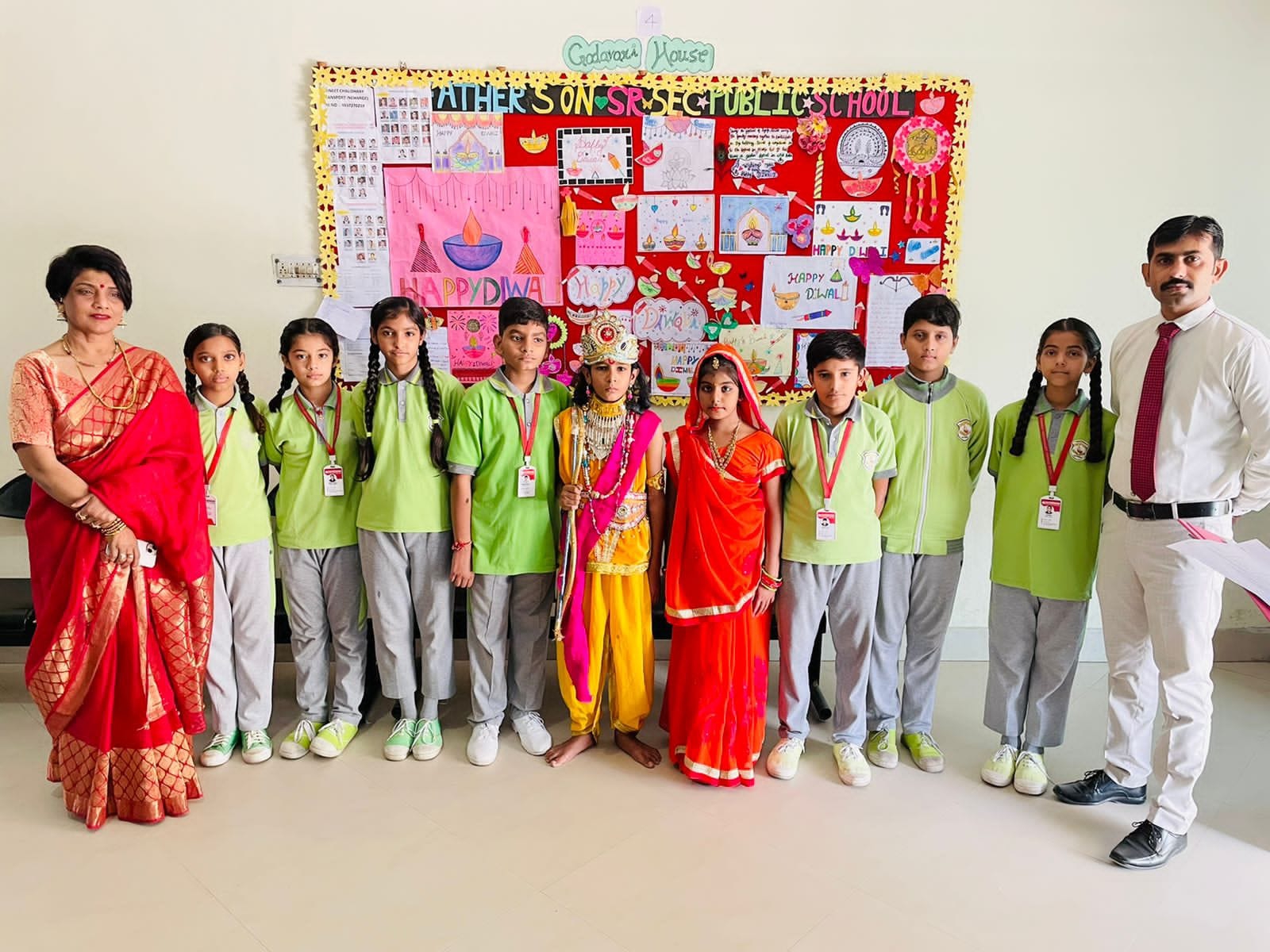 Children made house wise board and rangoli, everyone was fascinated by ...
