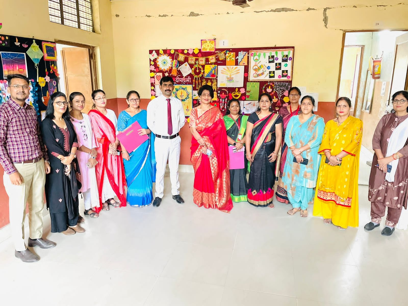 Children made house wise board and rangoli, everyone was fascinated by ...