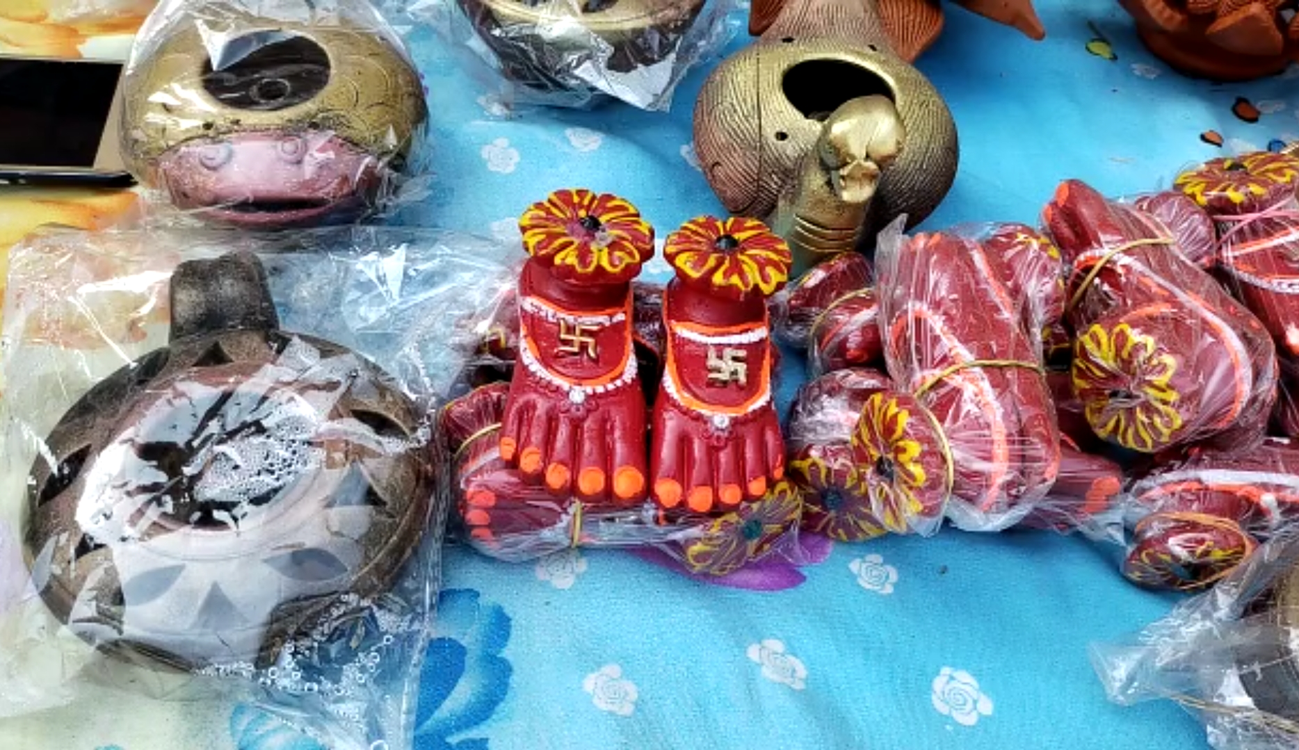 Swastik, Tortoise, Boat and Magical Diyas became the choice of people ...