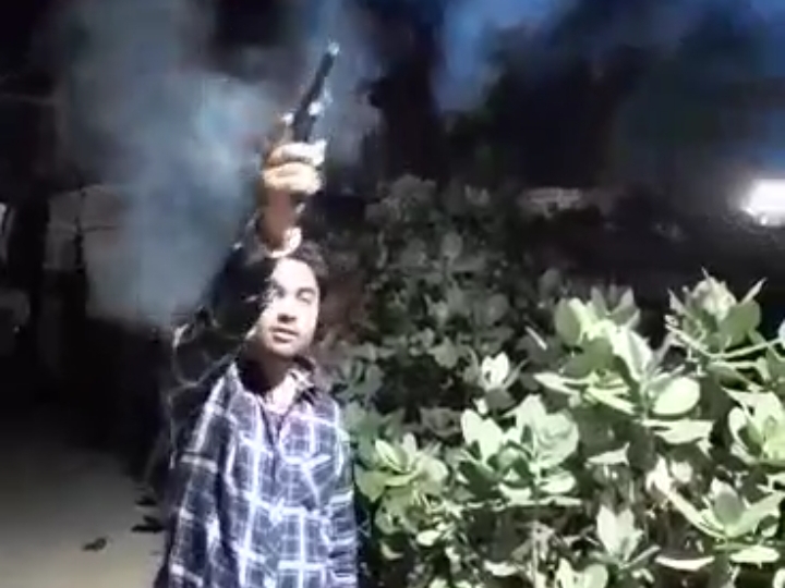 The youth opened fire in Purnia, Viral video of young man shooting with ...