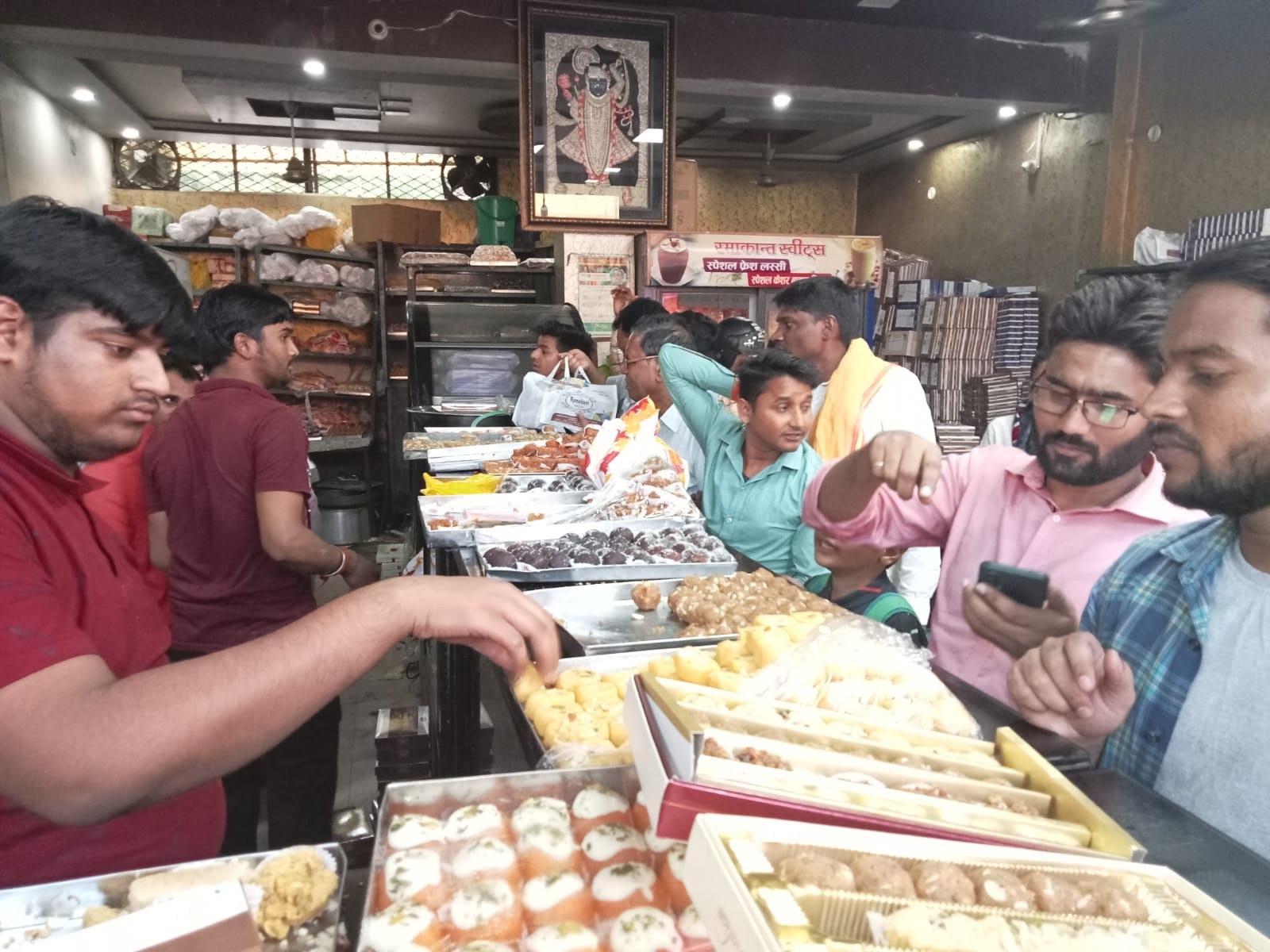 1 crore sales in bullion, cloth and utensils market, today the figure ...