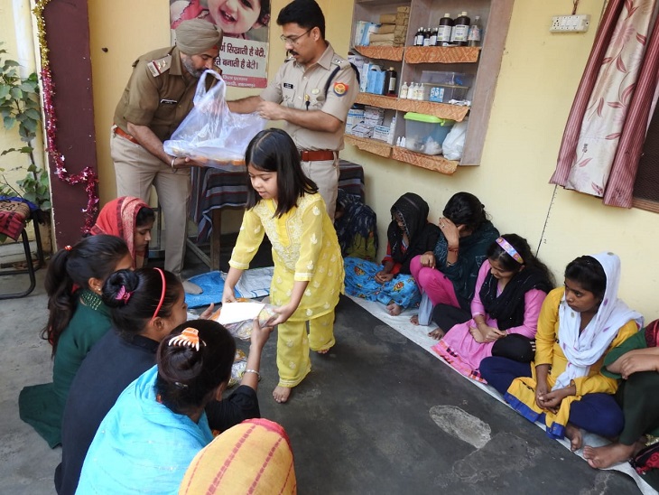 Celebrated Deepawali by visiting Captain Balika Grih | सहारनपुर में ...